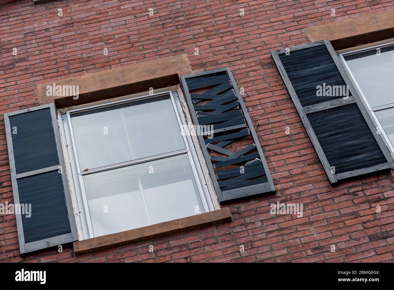 Broken shutter hi-res stock photography and images - Alamy