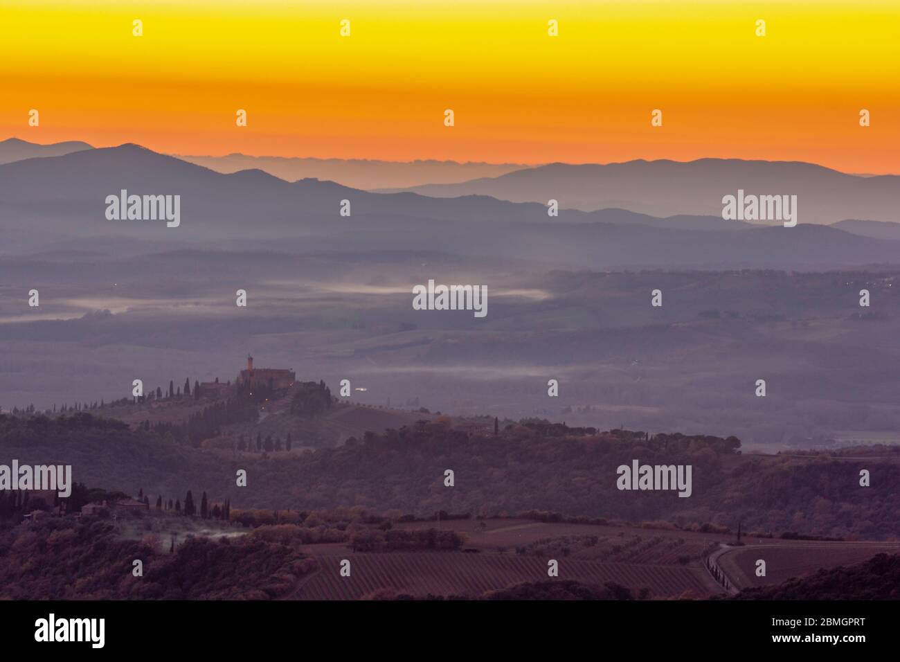 Orcia valley at sunset hi-res stock photography and images - Alamy