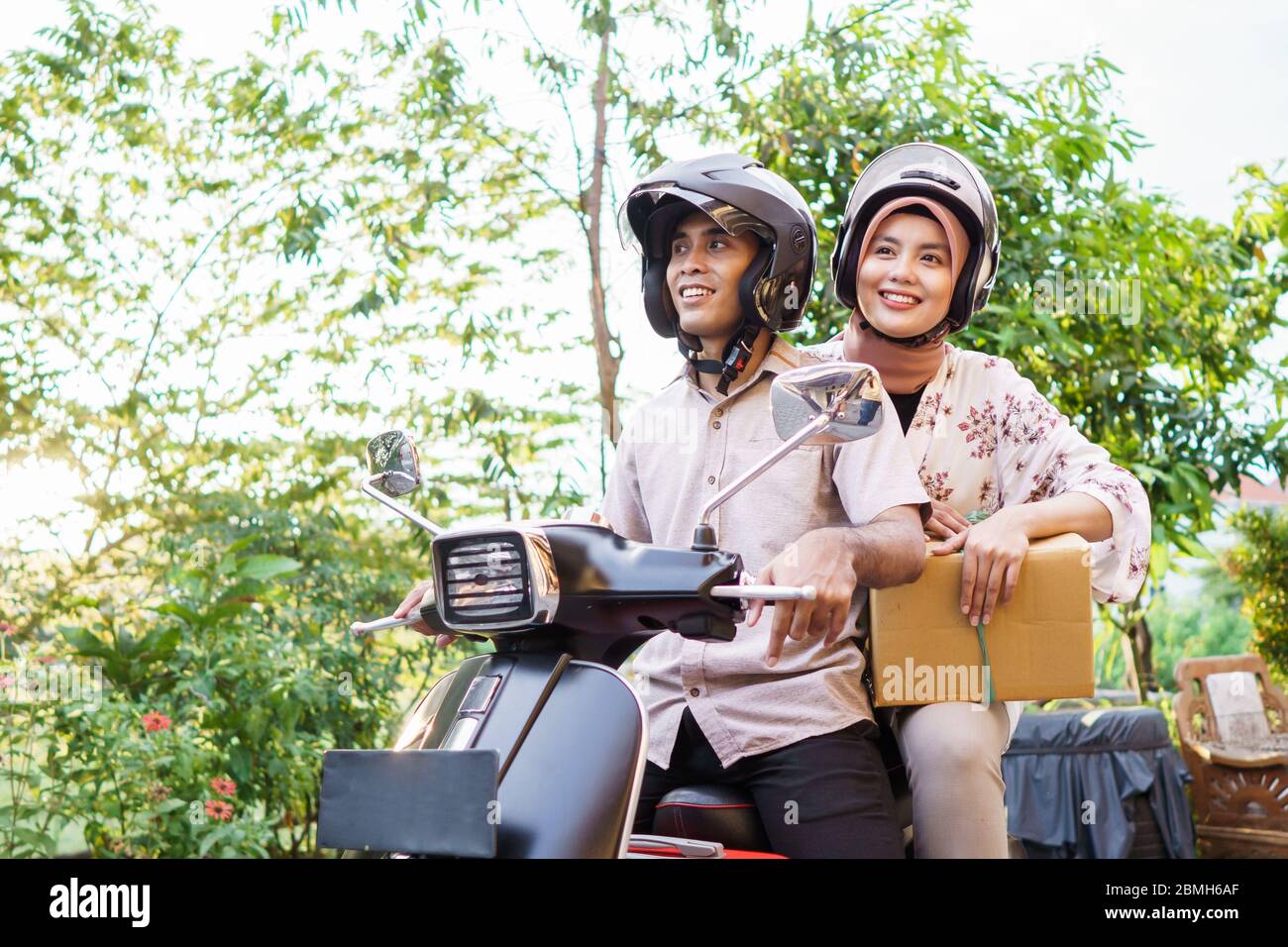 Muslim couple riding a motorcycle for travel in eid mubarak Stock Photo ...