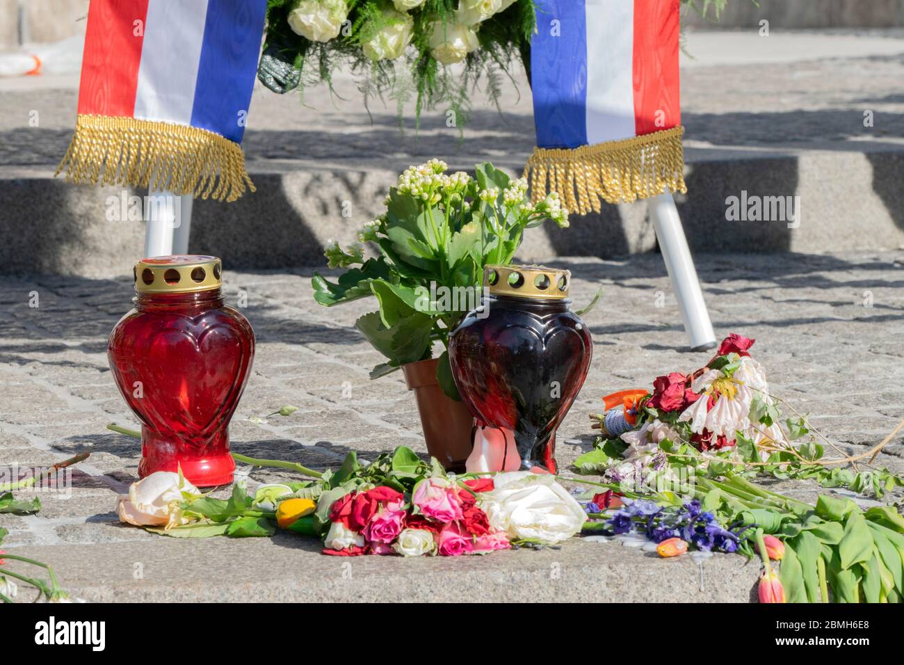 Flowers And Lights At The Remembrance Of The Dead Statue On The 4th Of ...