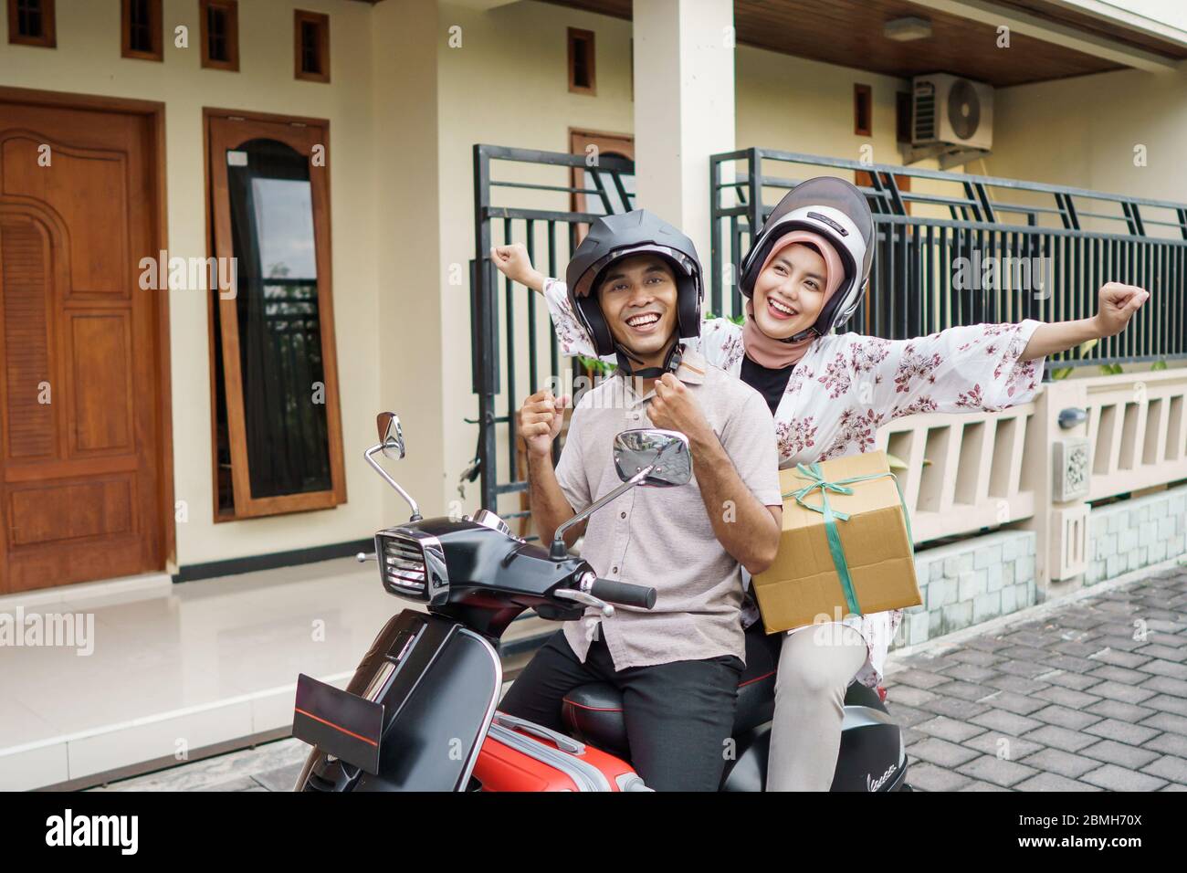 Muslim woman riding a scooter hi-res stock photography and images - Alamy