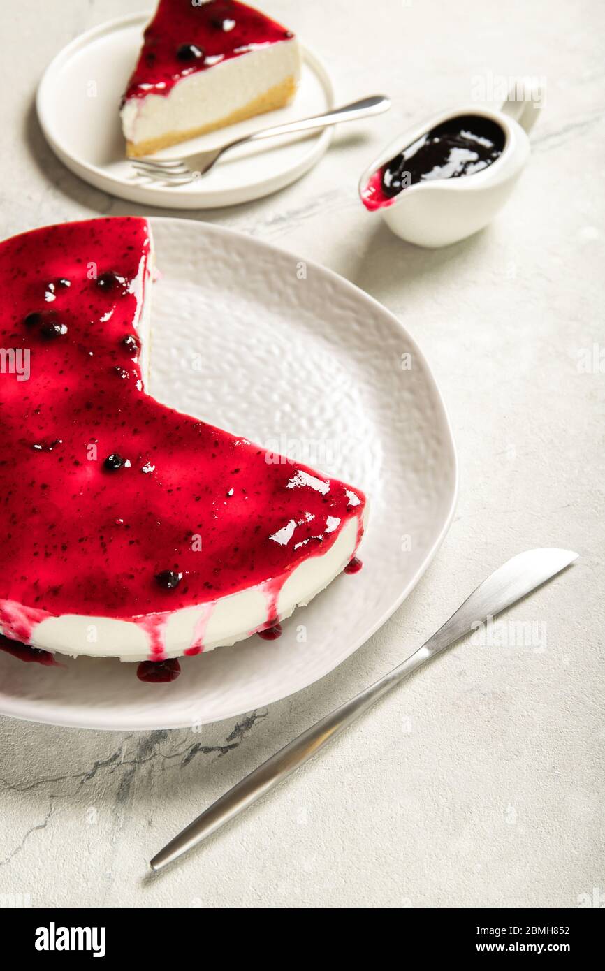 Yummy cheesecake slice hi-res stock photography and images - Alamy