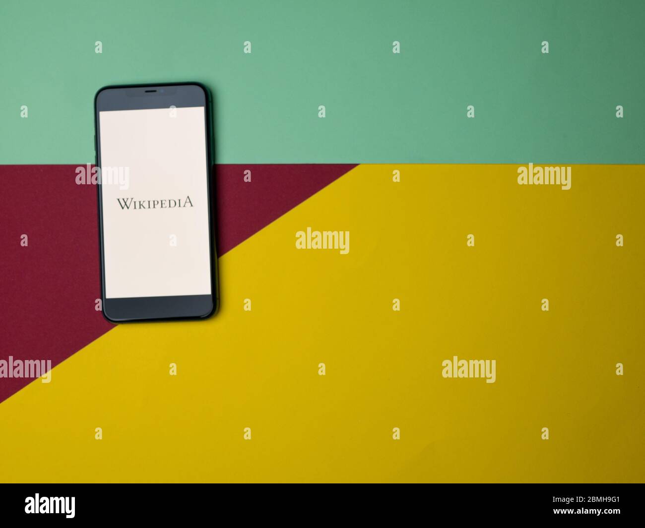 Iphone smartphone wikipedia encyclopedia hi-res stock photography and ...