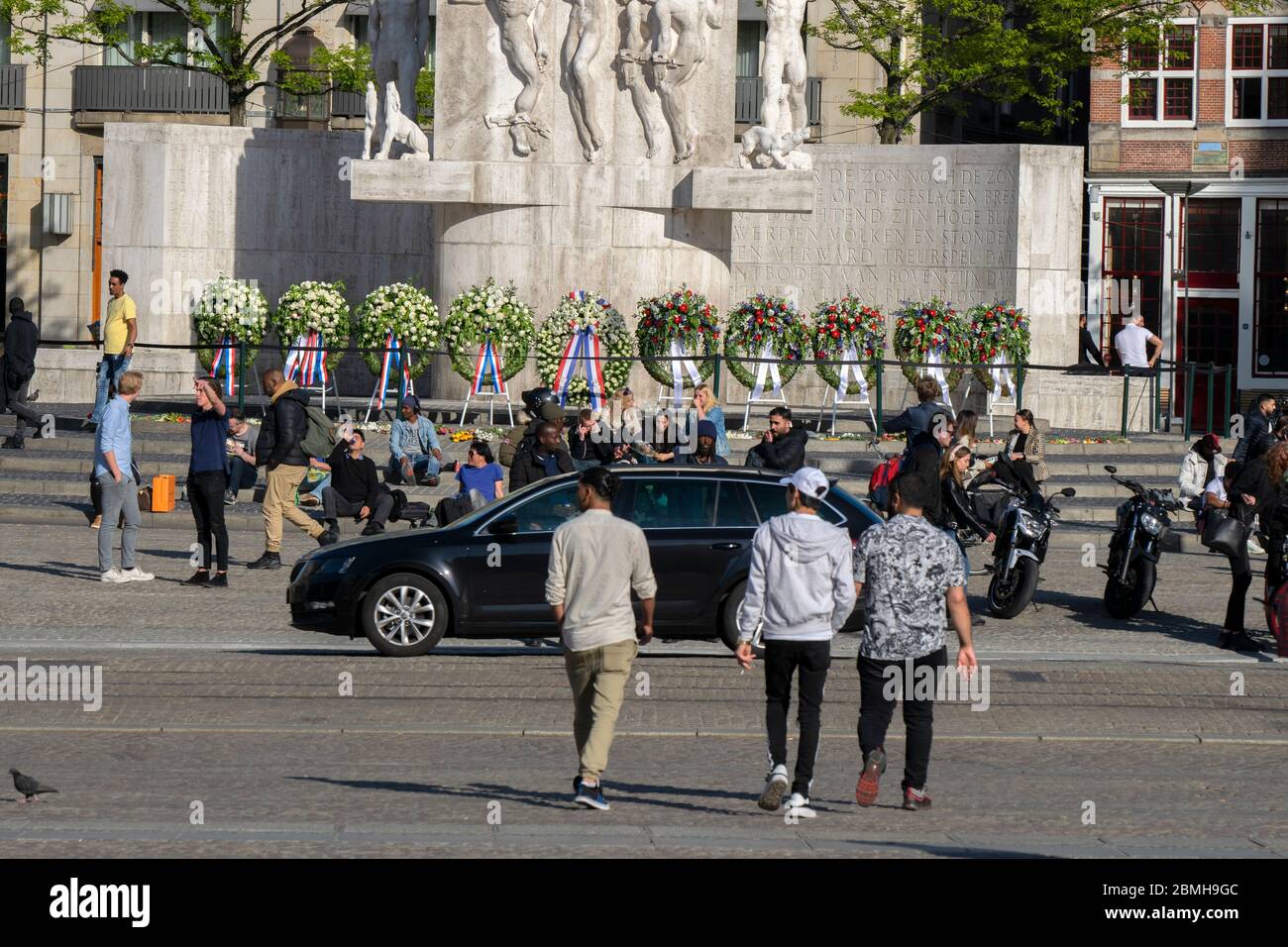 People Enjoying The Sun At The Remembrance Of The Dead Statue At ...