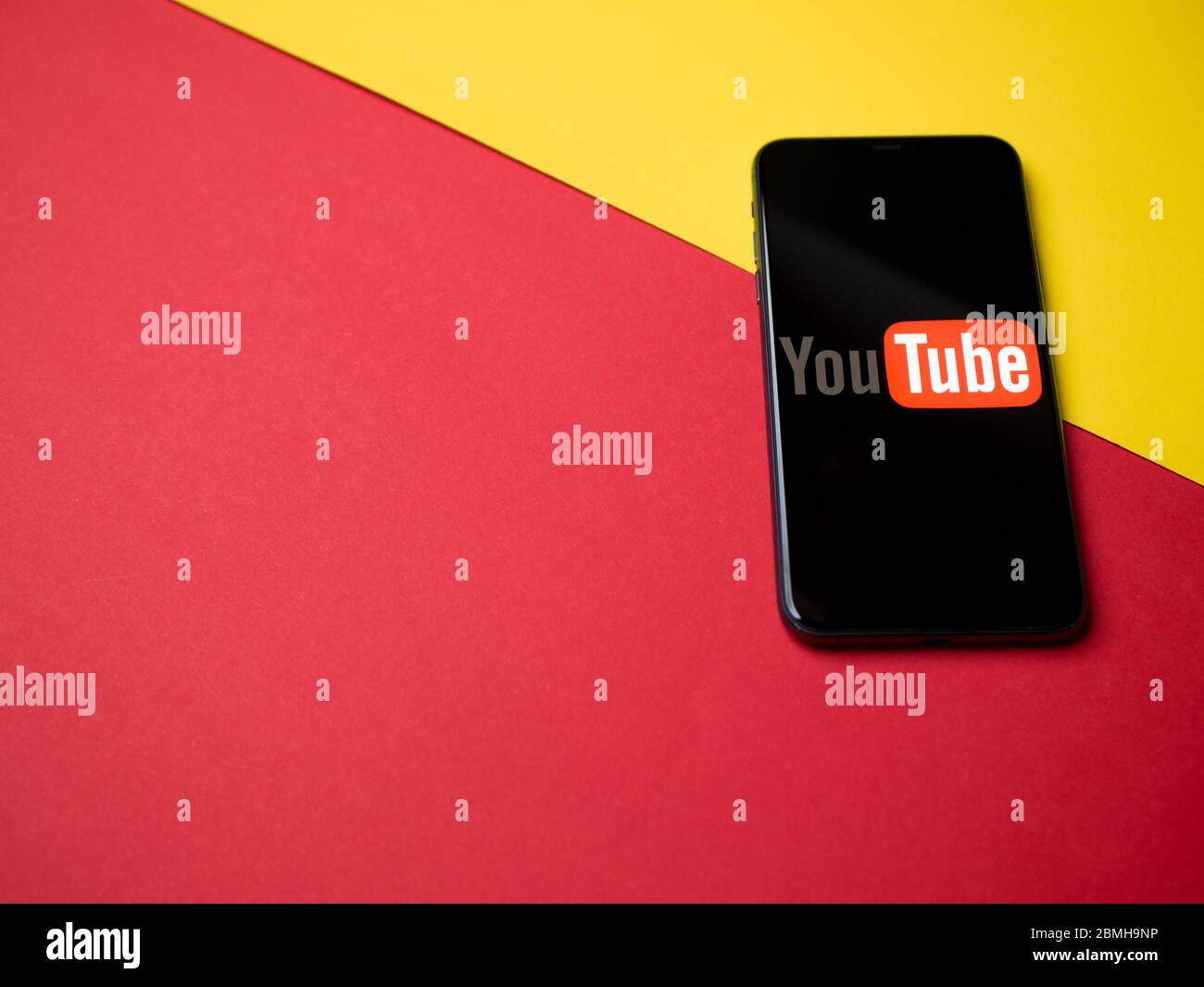Youtube app symbol hi-res stock photography and images - Alamy