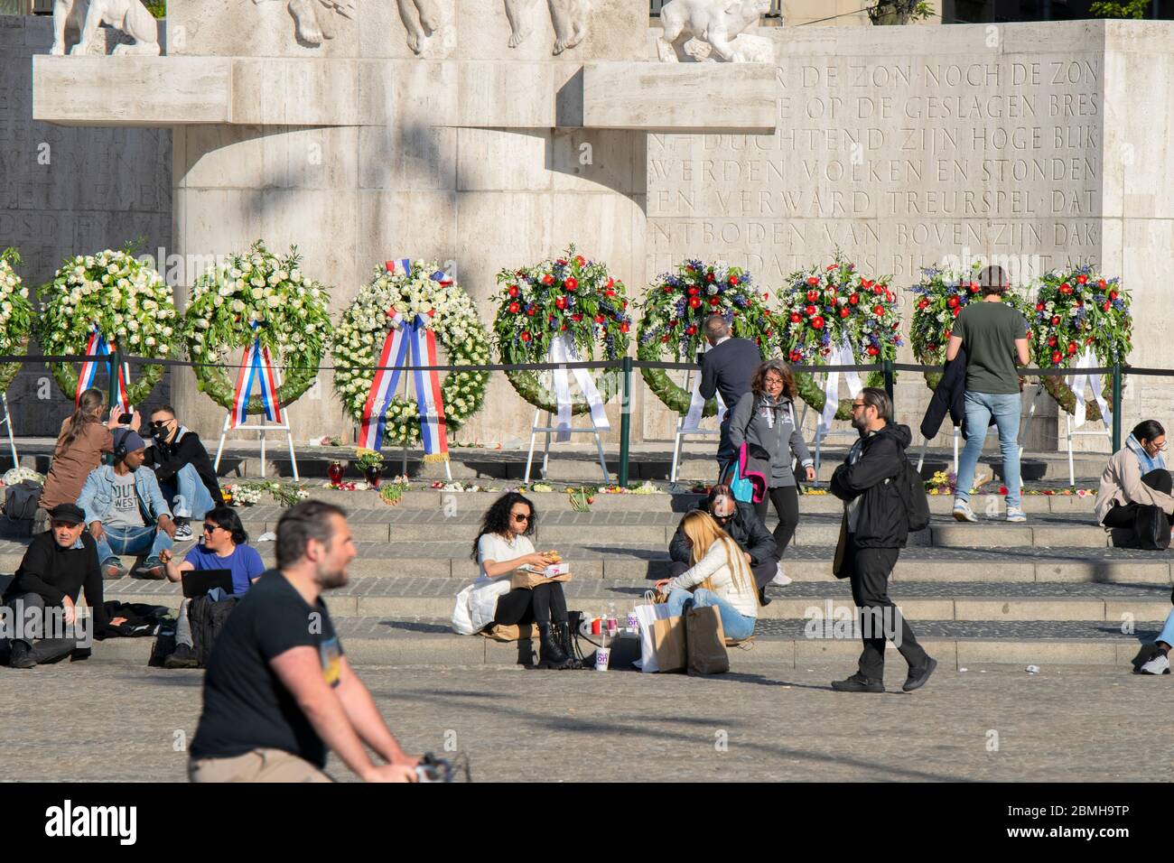 People Enjoying The Sun At The Remembrance Of The Dead Statue At ...