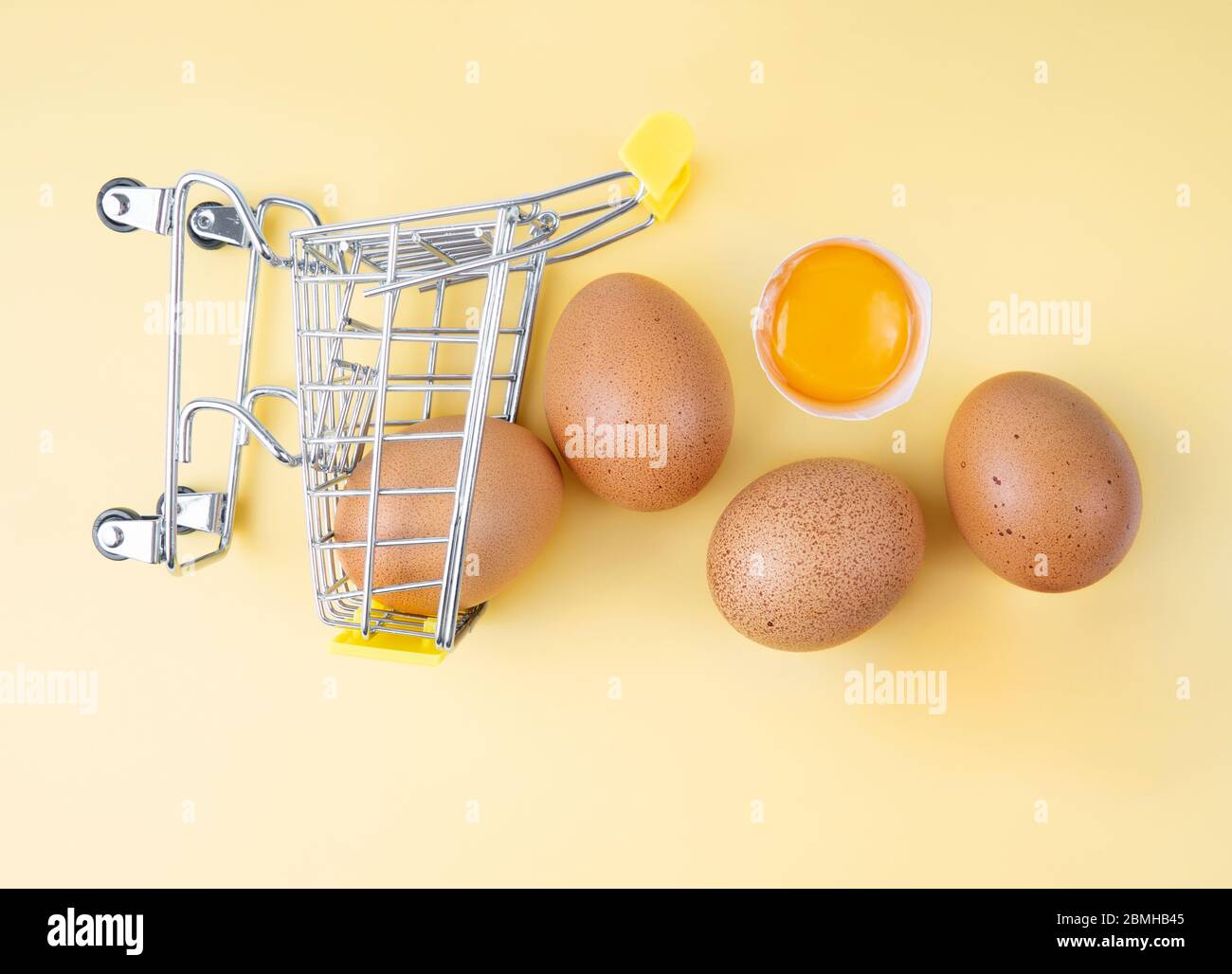 Chicken supermarket trolley hi-res stock photography and images - Alamy