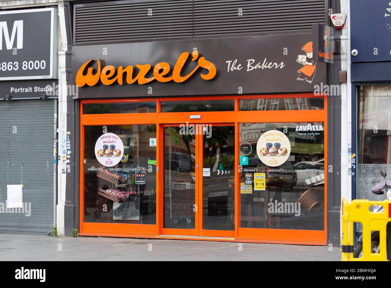 Store front of closed Wenzel's bakery due to COVID19 Stock Photo - Alamy