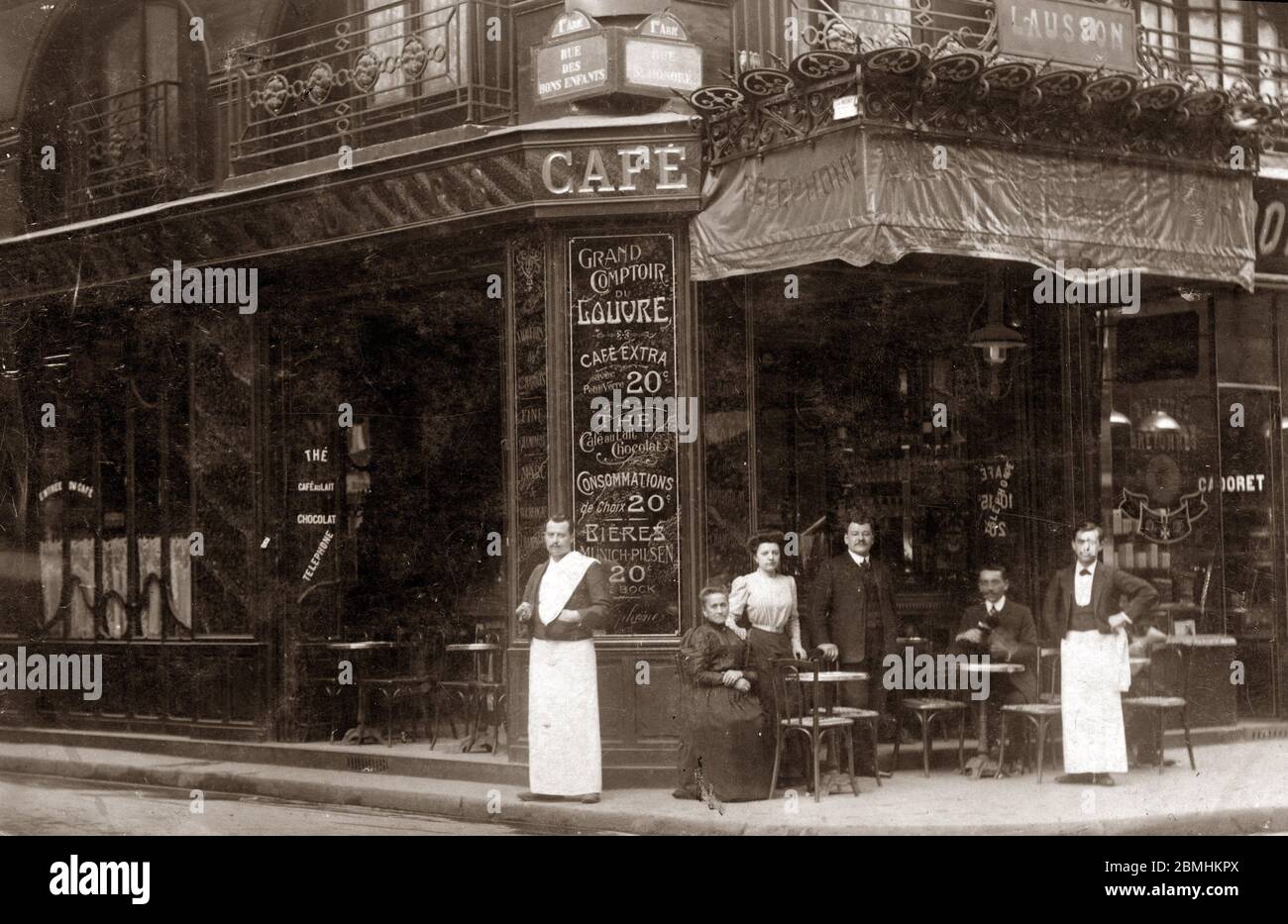 Vue du cafe du Grand comptoir du Louvre, a l'angle de la rue des bons ...