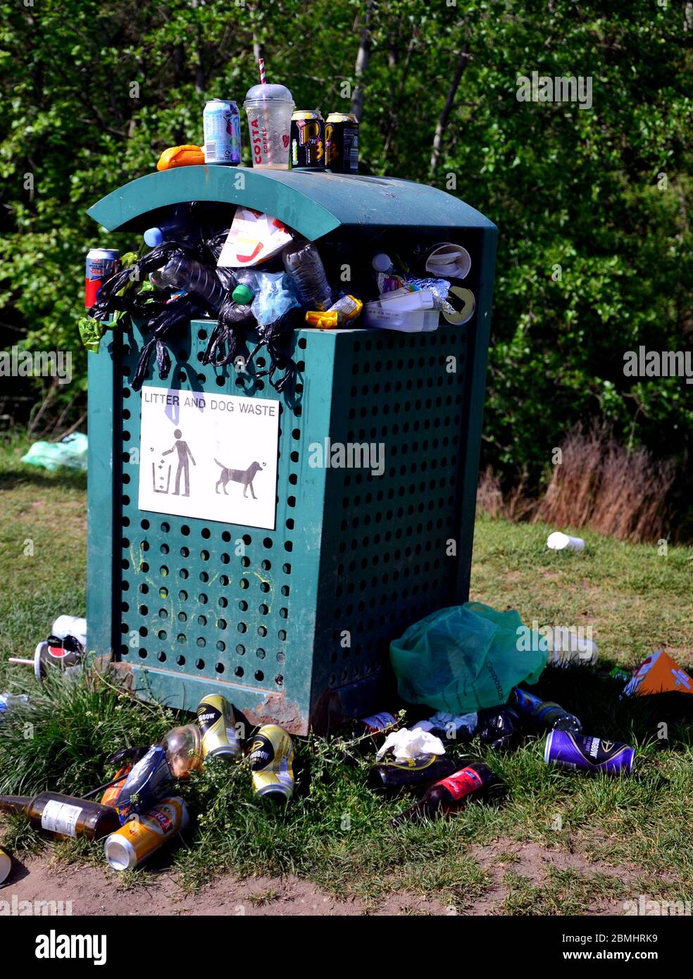 Overflowing bin home hi-res stock photography and images - Alamy