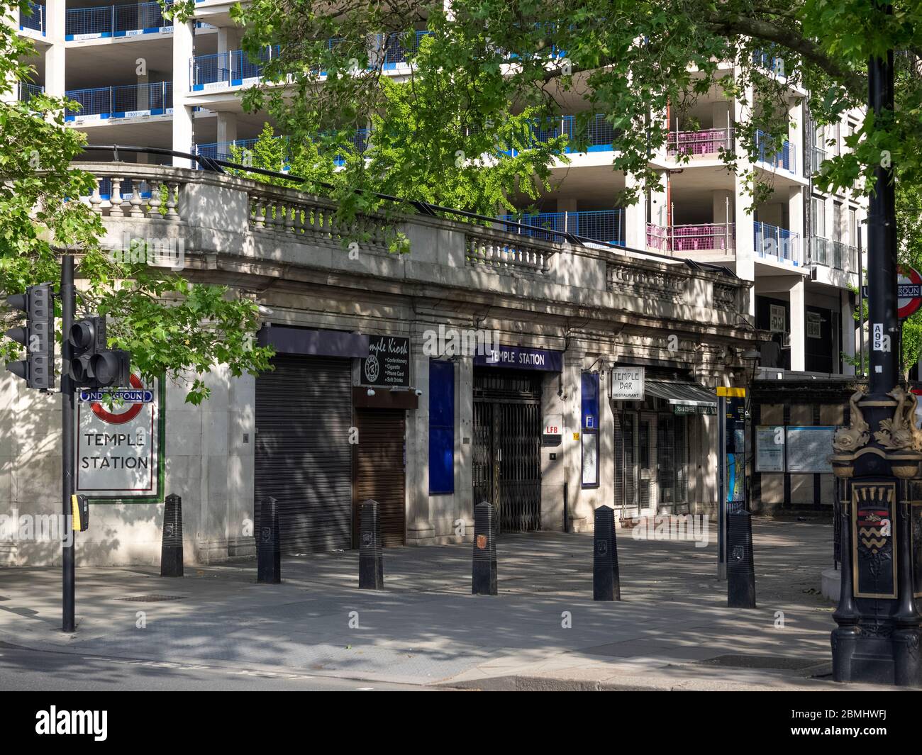 London underground security hi-res stock photography and images - Alamy