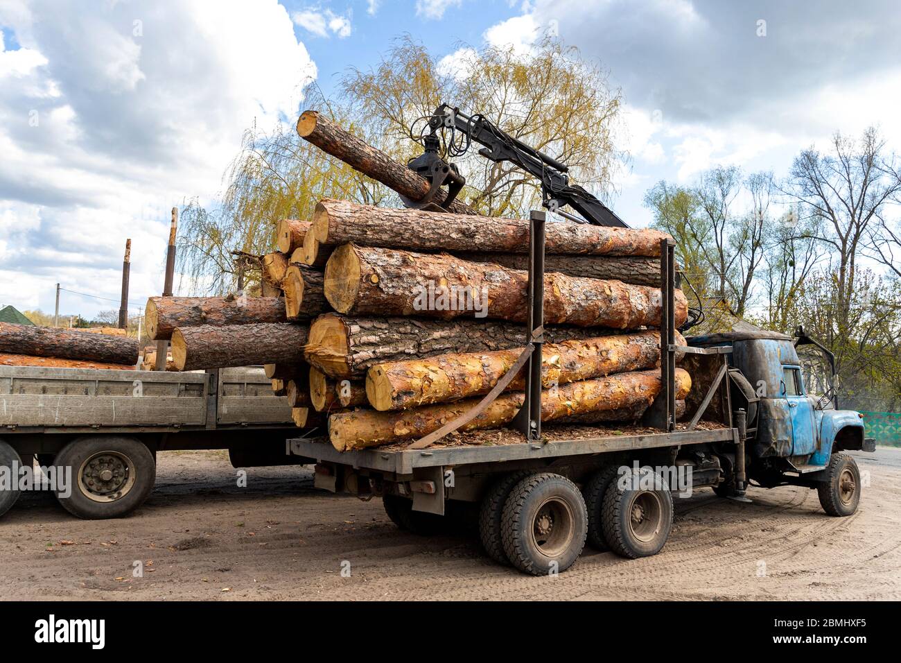 Lumber carrying crane hi-res stock photography and images - Alamy