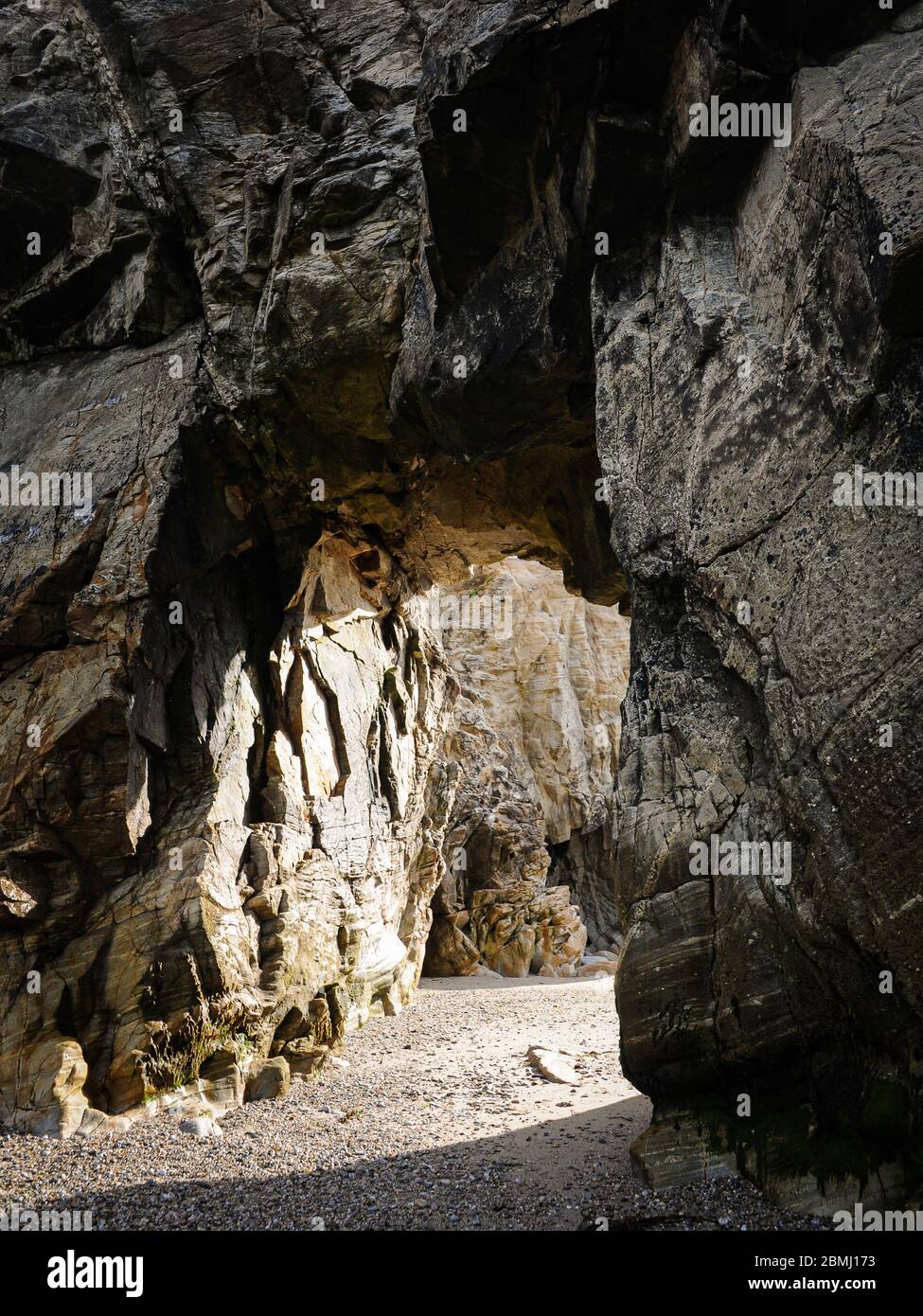 Natural stone arch L'Arche de Port-Blanc in Saint-Pierre-Quiberon ...