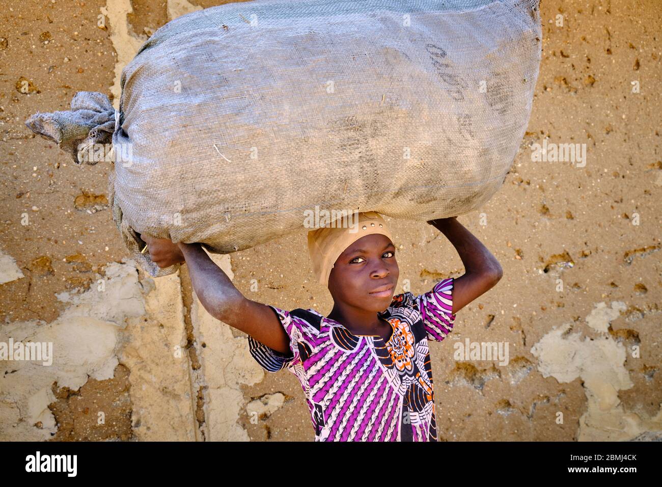 Zulawa girl carrying a large sack over her head Stock Photo - Alamy