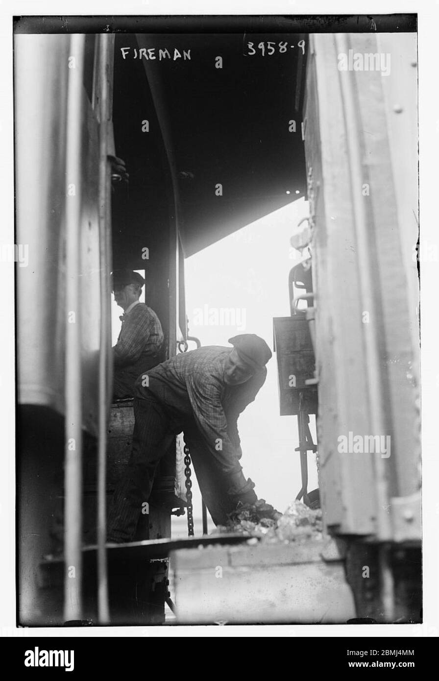 1940s fireman hi-res stock photography and images - Alamy