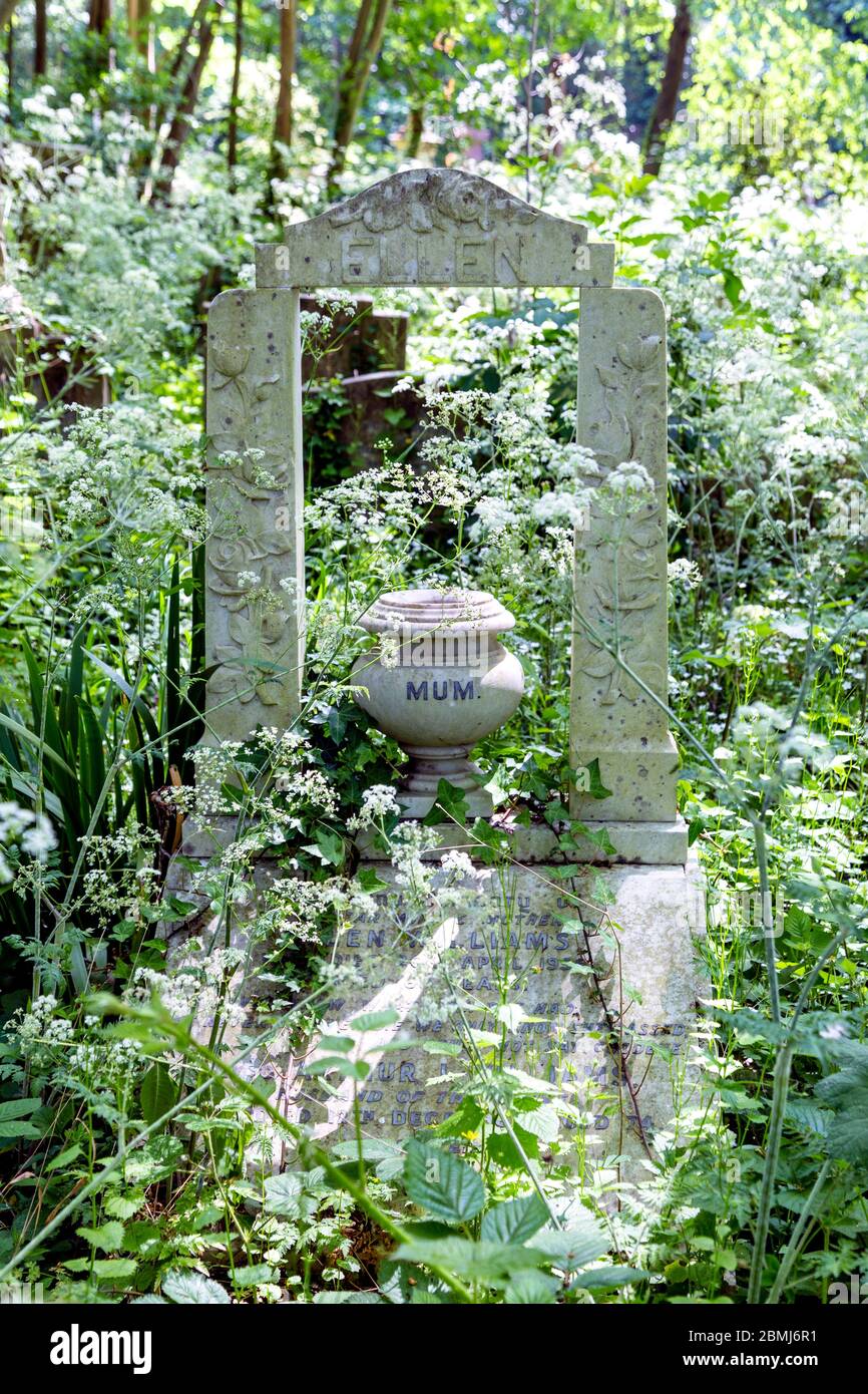 Tower hamlets cemetery park hi-res stock photography and images - Alamy
