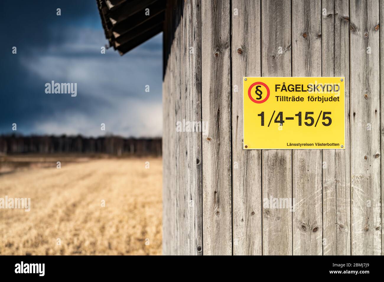 Warning about forbidden entrance to field with wild birds during ...