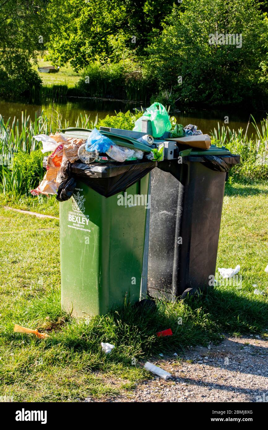 Overflowing litter bins Stock Photo - Alamy