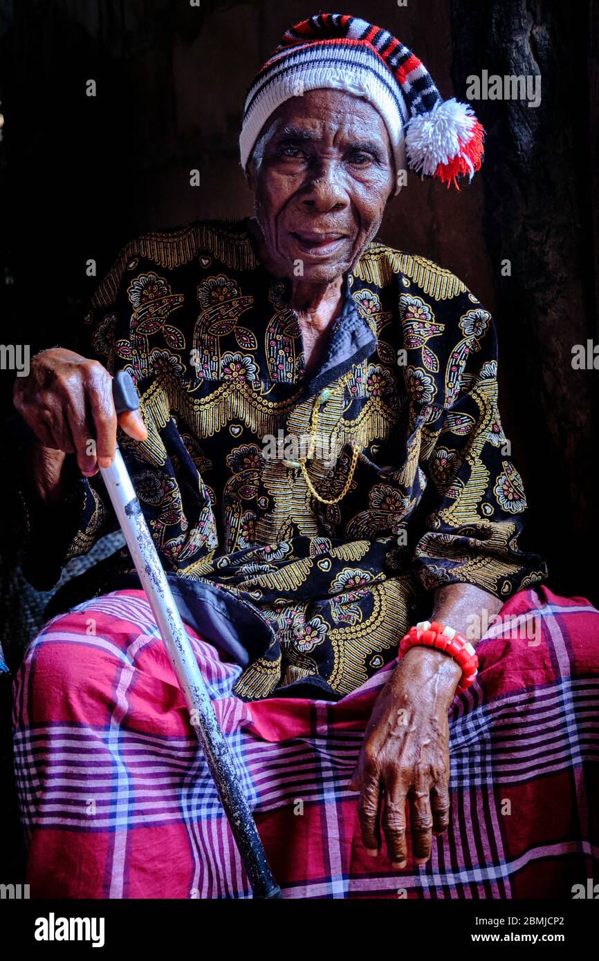 Portrait of an Edda elder dressed in a typical hat and suit Stock Photo ...