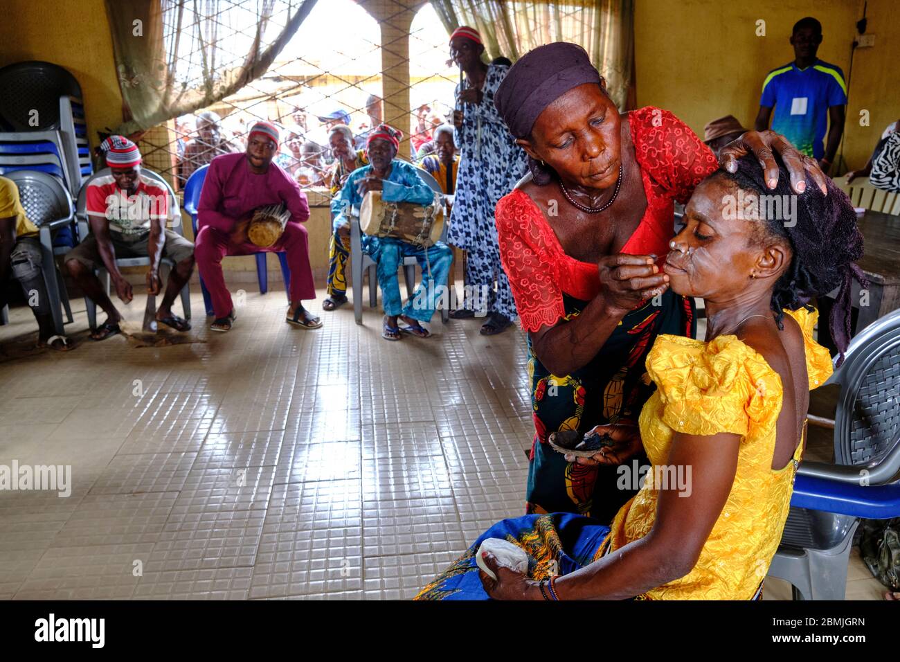West african ritual painting hi-res stock photography and images - Alamy