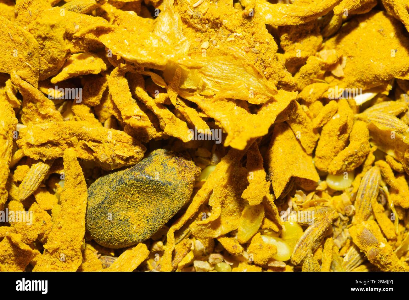 Curry spice background. curcuma seasoning. yellow condiment close up ...