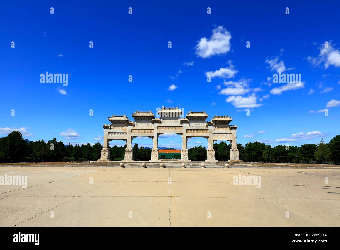 Ancient Chinese architecture stone arch Stock Photo - Alamy
