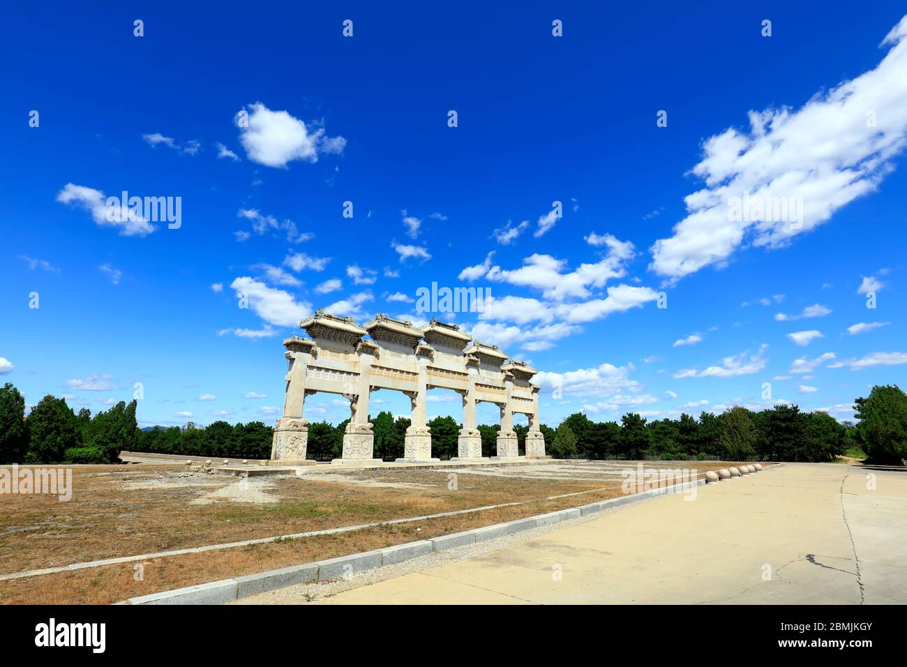 Ancient Chinese architecture stone arch Stock Photo - Alamy