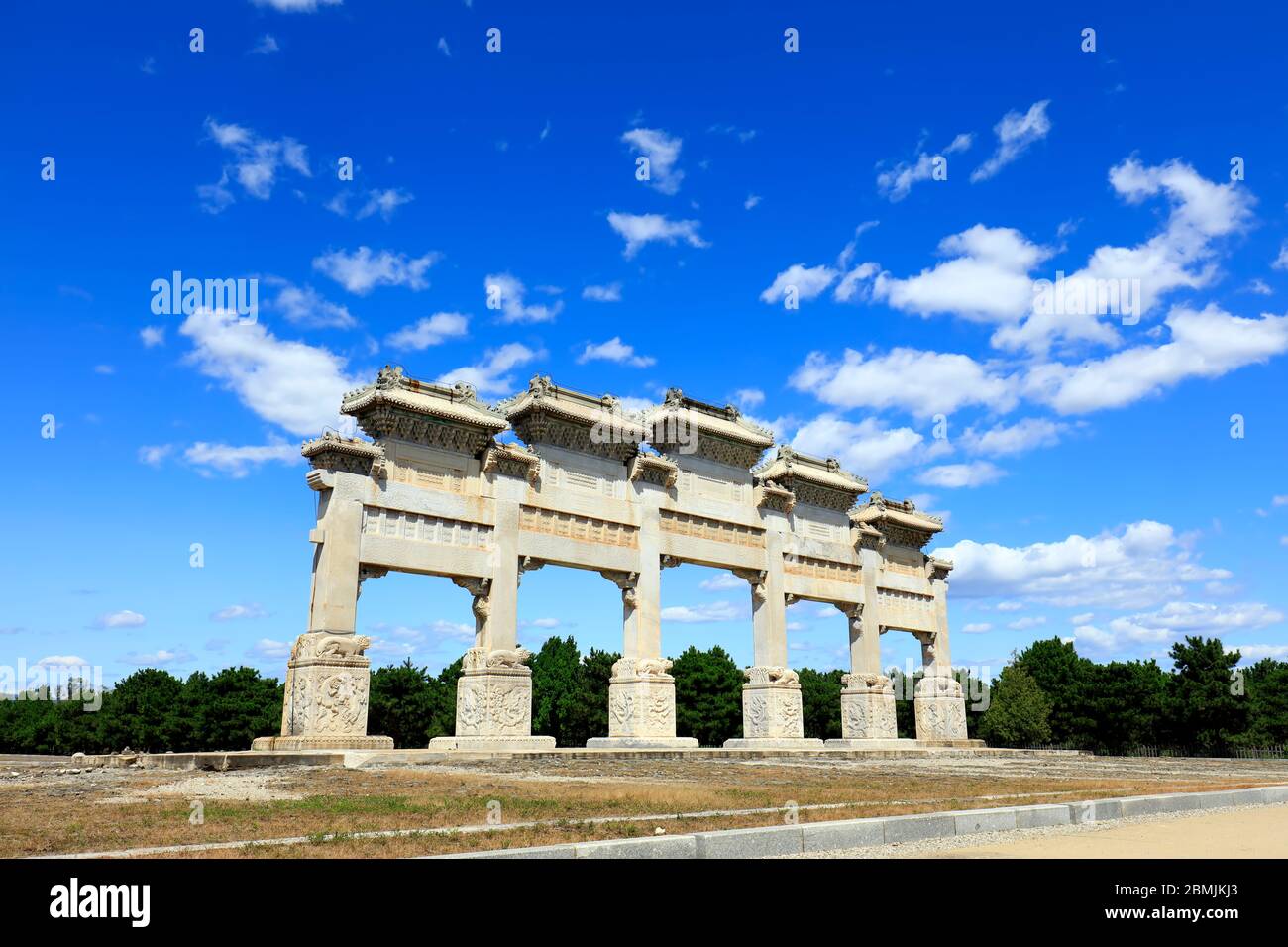 Ancient Chinese architecture stone arch Stock Photo - Alamy