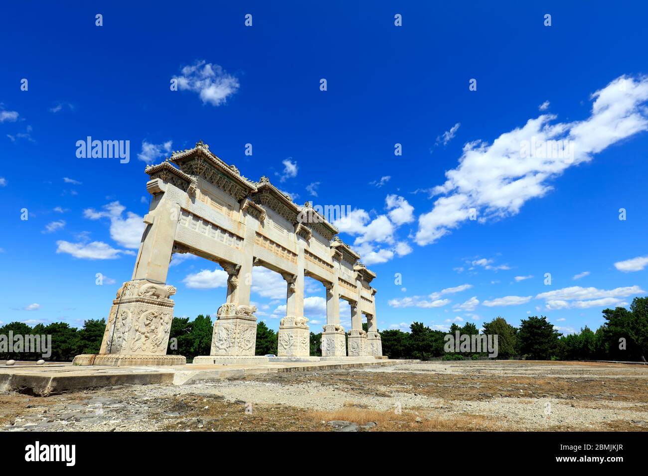 Ancient Chinese architecture stone arch Stock Photo - Alamy