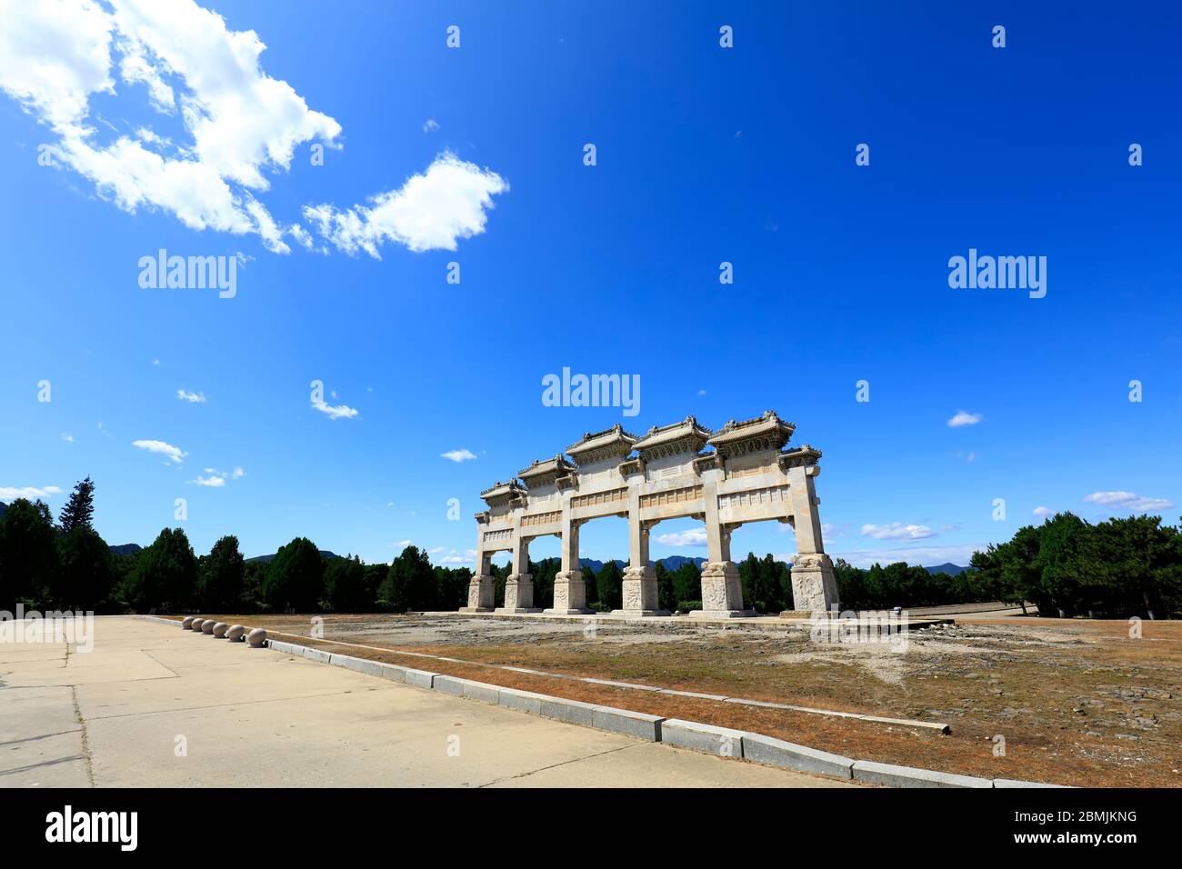 Ancient Chinese architecture stone arch Stock Photo - Alamy