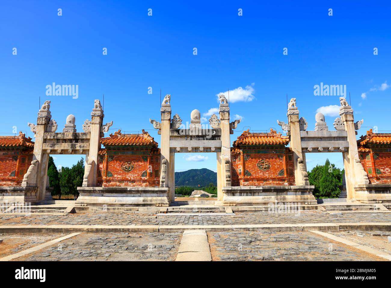 Ancient Chinese architecture stone arch Stock Photo - Alamy