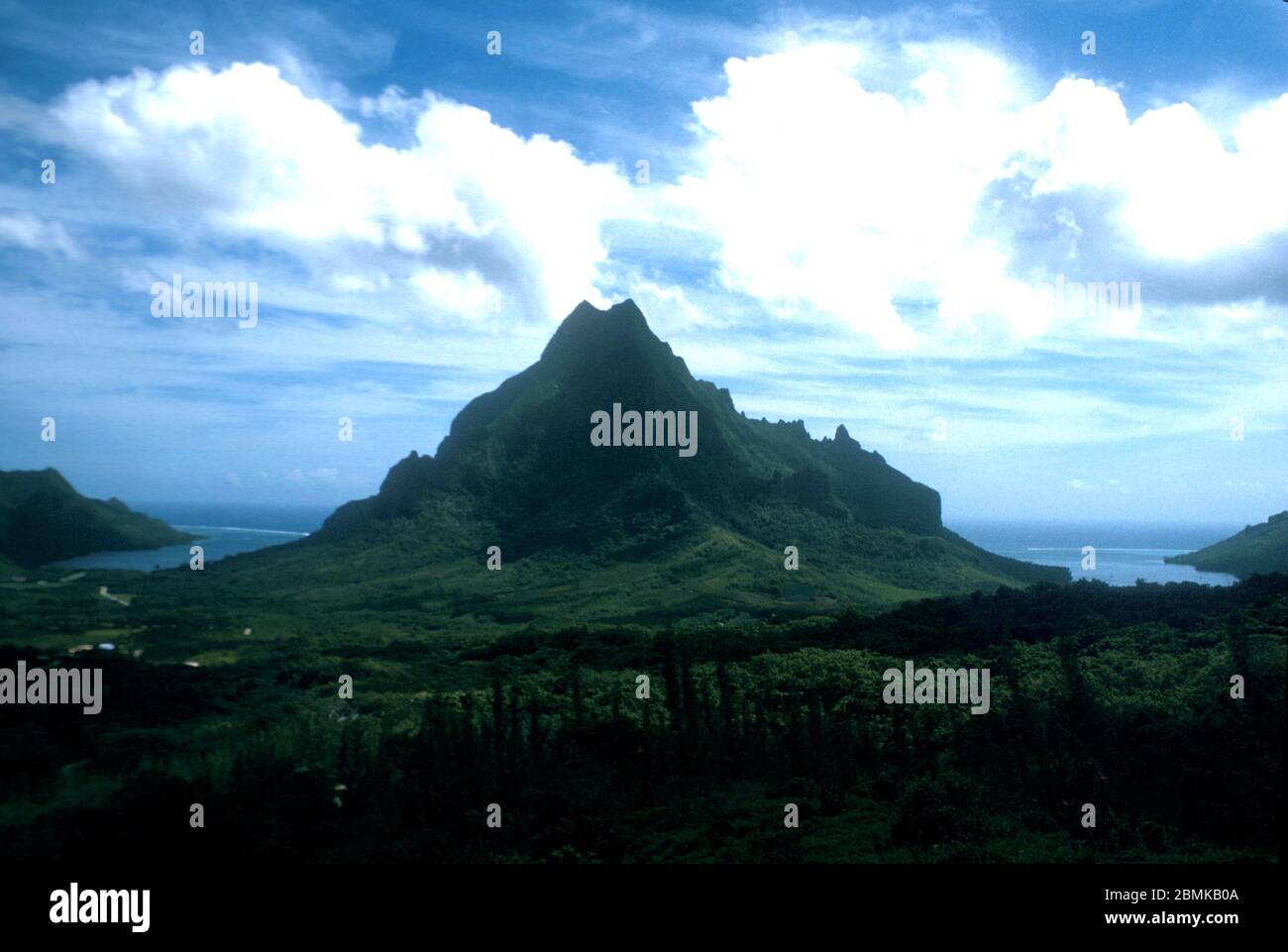 Mount Mouaputa, 2723 ft / 830 m, Moorea, Polynesia Stock Photo - Alamy