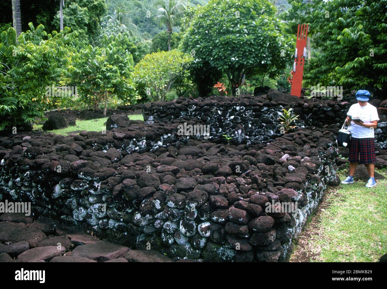 Marae Arahurahu, ancient sacrificial altar for national chiefs, Tahiti ...