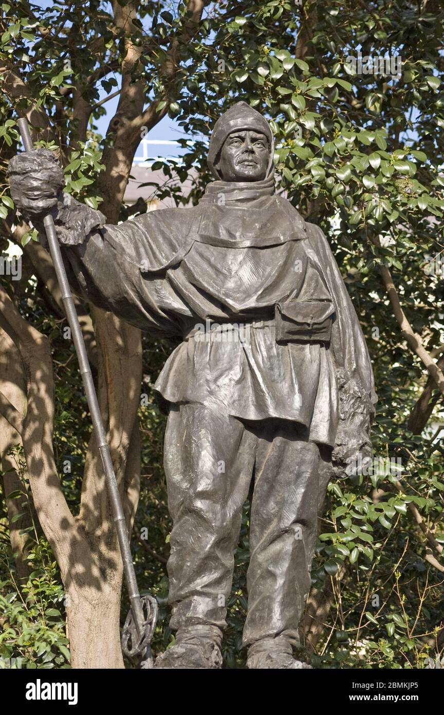 Monument statue of Robert Falcon Scott, Captain Scott, who died with ...