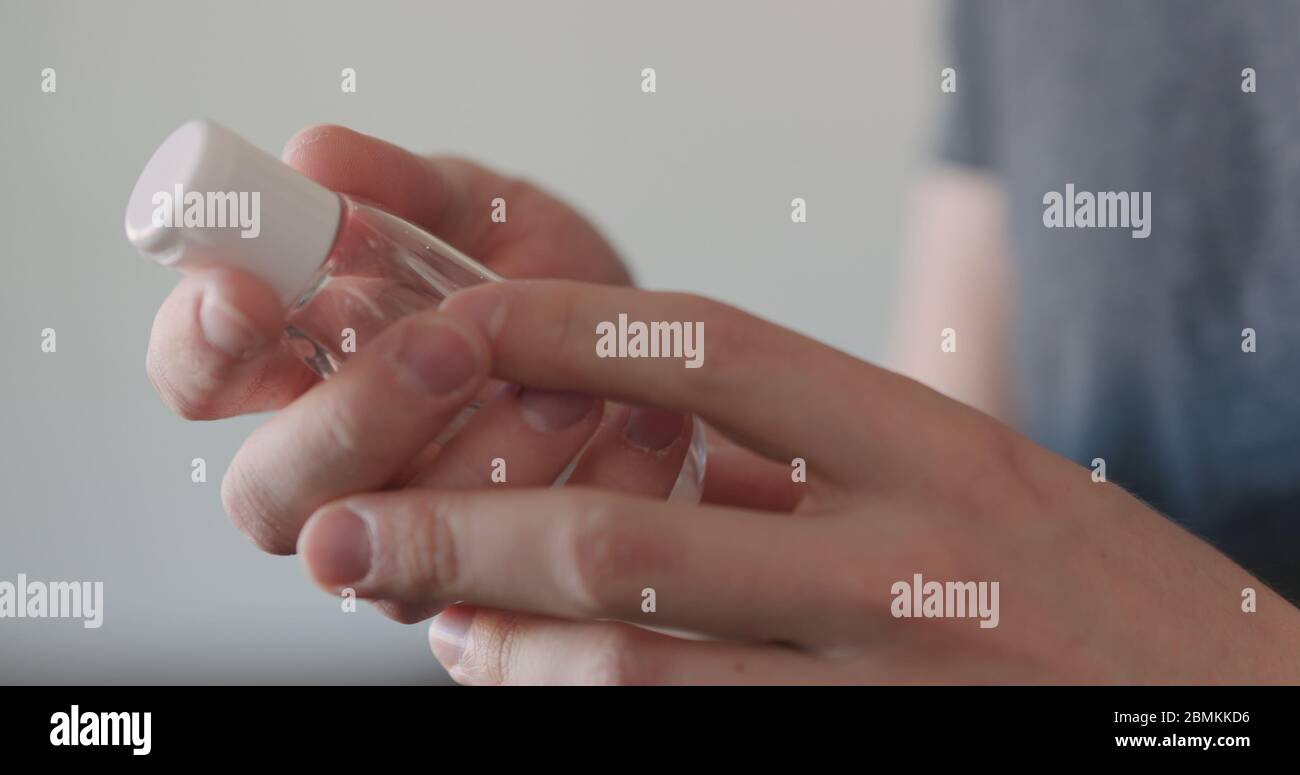 man apply sanitizer gel to his hands closeup Stock Photo - Alamy