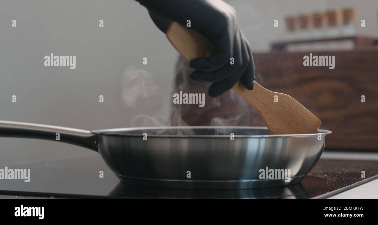 Fry pan hi-res stock photography and images - Alamy