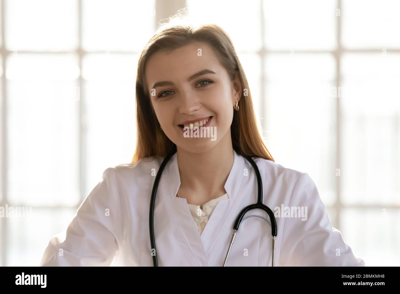 Caucasian female doctor hi-res stock photography and images - Alamy