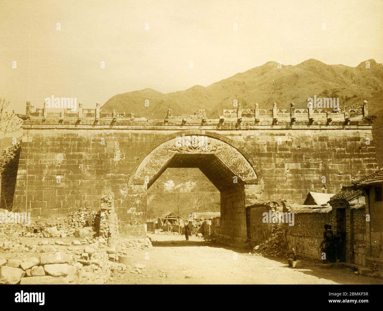 1956 - , Old door on the street from Kalgan (Zhangjiakou) to nord ...