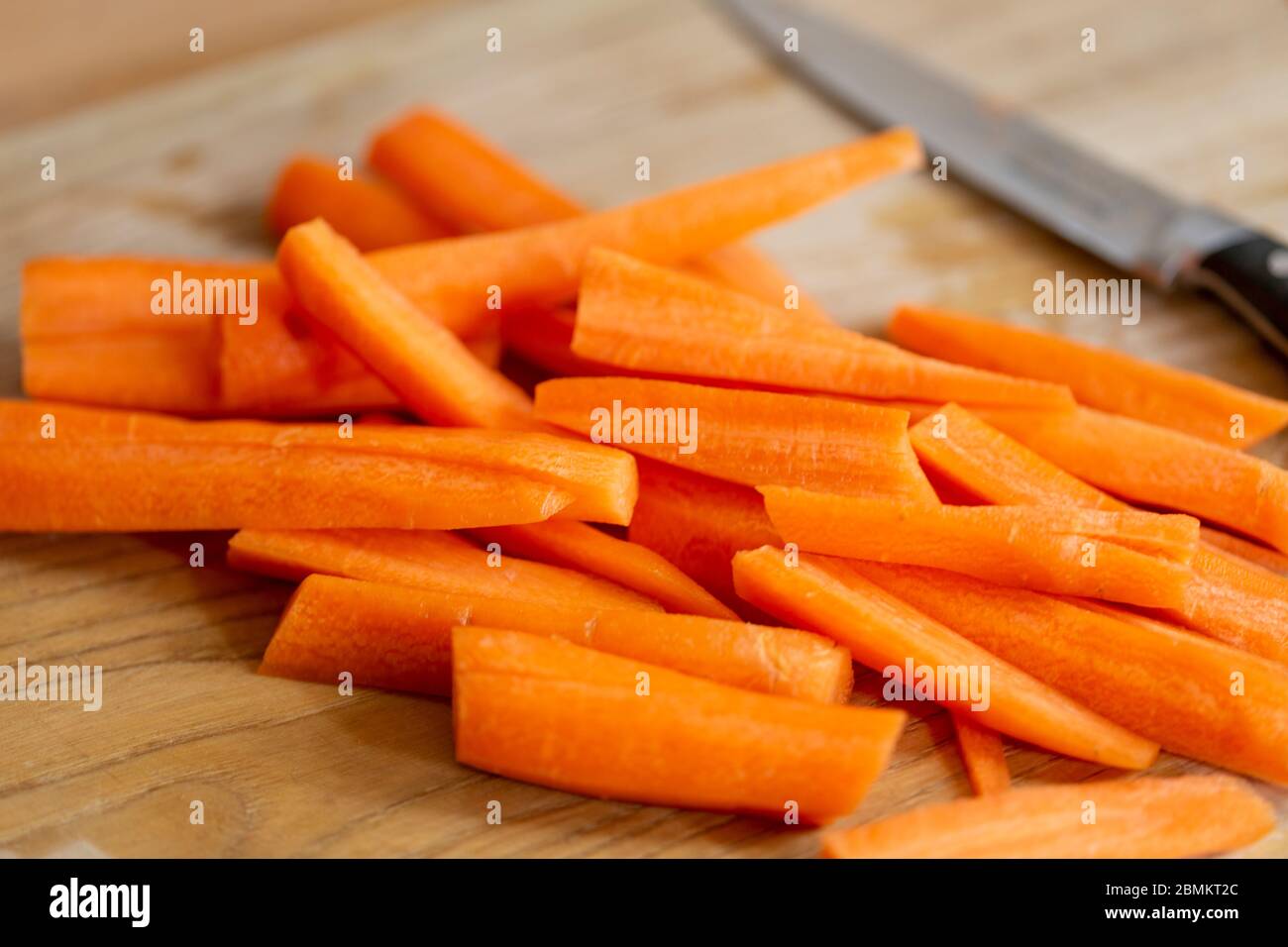 Chopped carrots on chopping board hi-res stock photography and images ...