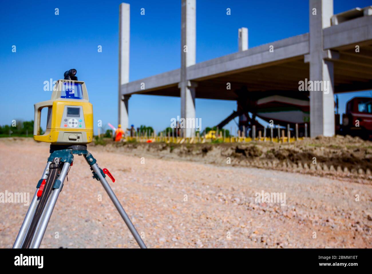 Total center device on tripod with laser for leveling other devices to ...