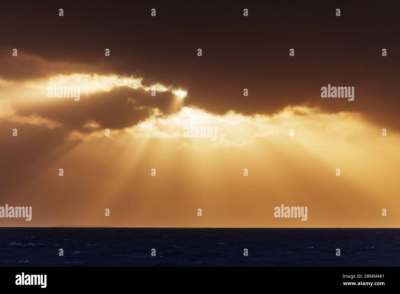 Crepuscular sunlight hi-res stock photography and images - Alamy