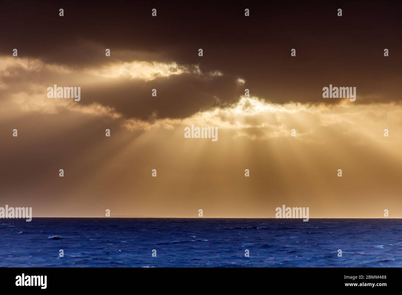 Crepuscular sunlight hi-res stock photography and images - Alamy