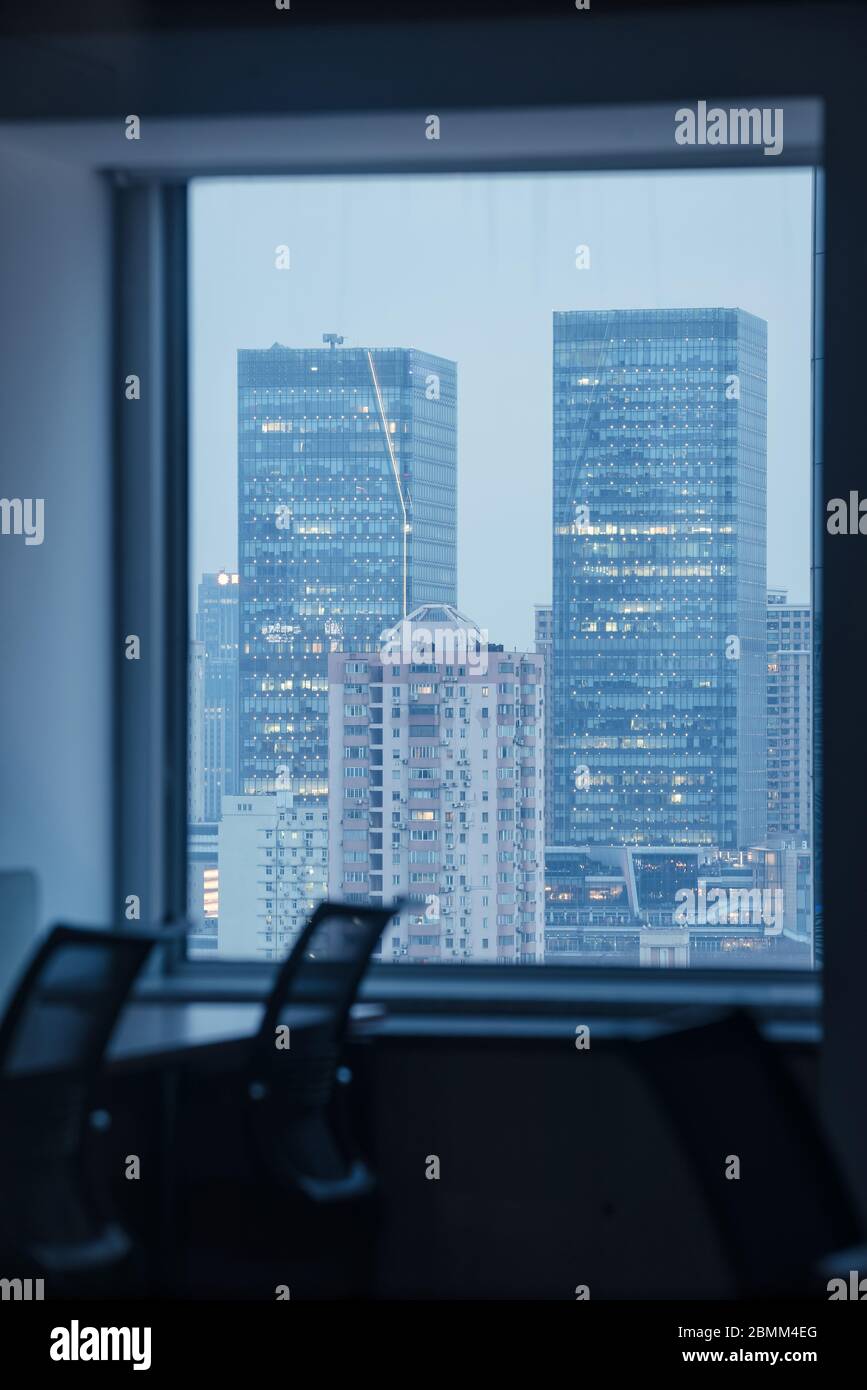 Office window night exterior hi-res stock photography and images - Alamy