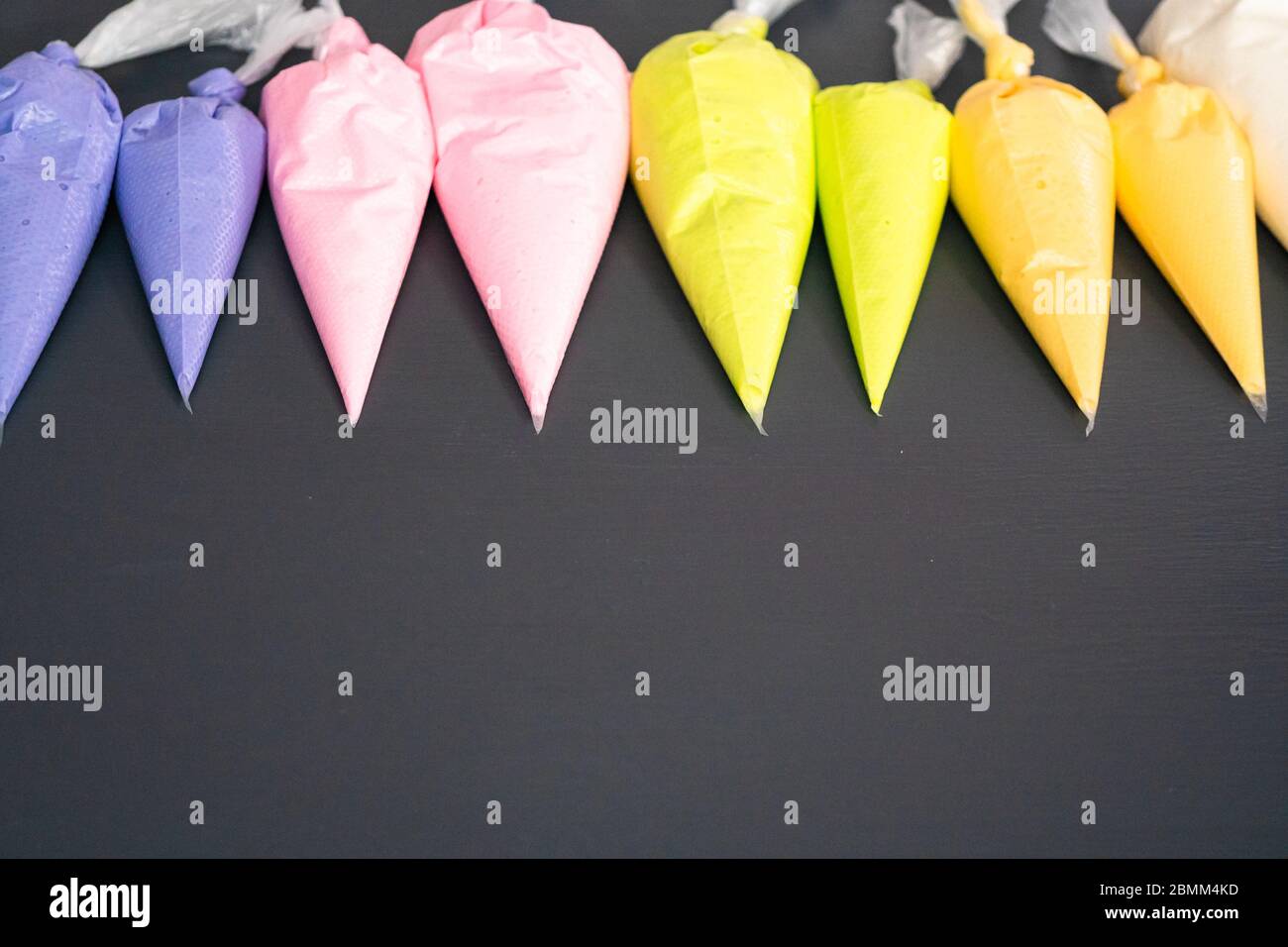 Royal icing bags hi-res stock photography and images - Alamy