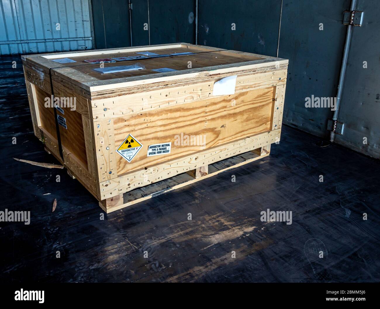 Radiation warning sign on the Hazardous materials transport label Class ...