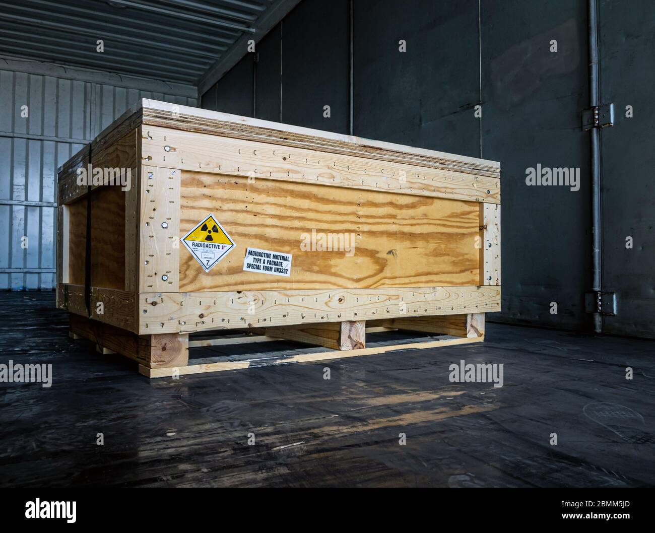 Radiation warning sign on the Hazardous materials transport label Class ...