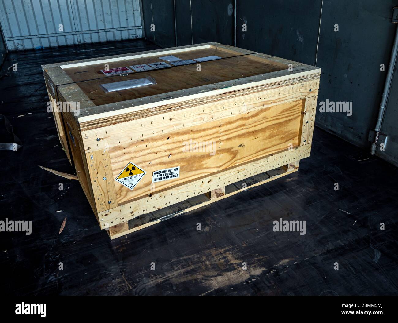 Caution sign on shipping container hi-res stock photography and images ...