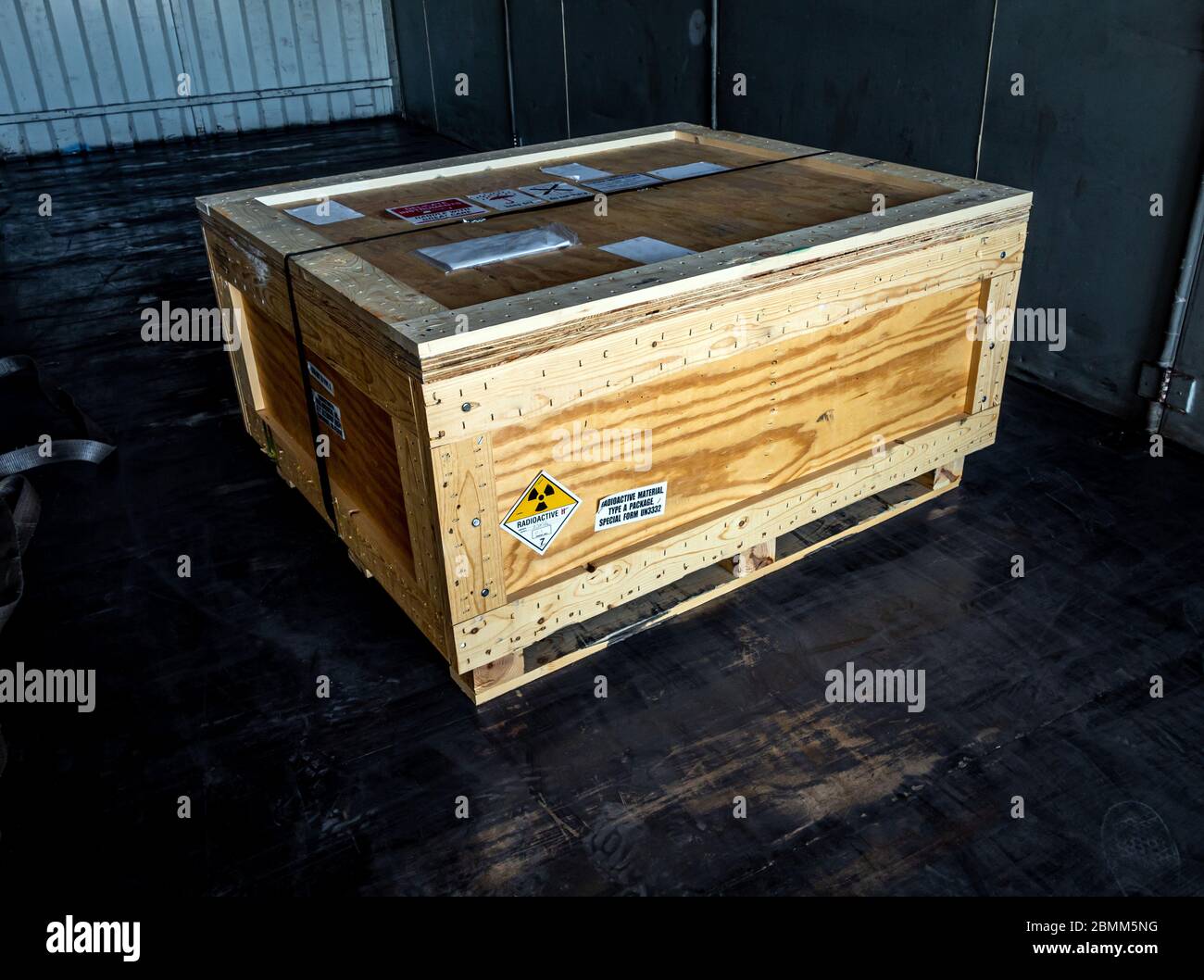 Radiation warning sign on the Hazardous materials transport label Class ...