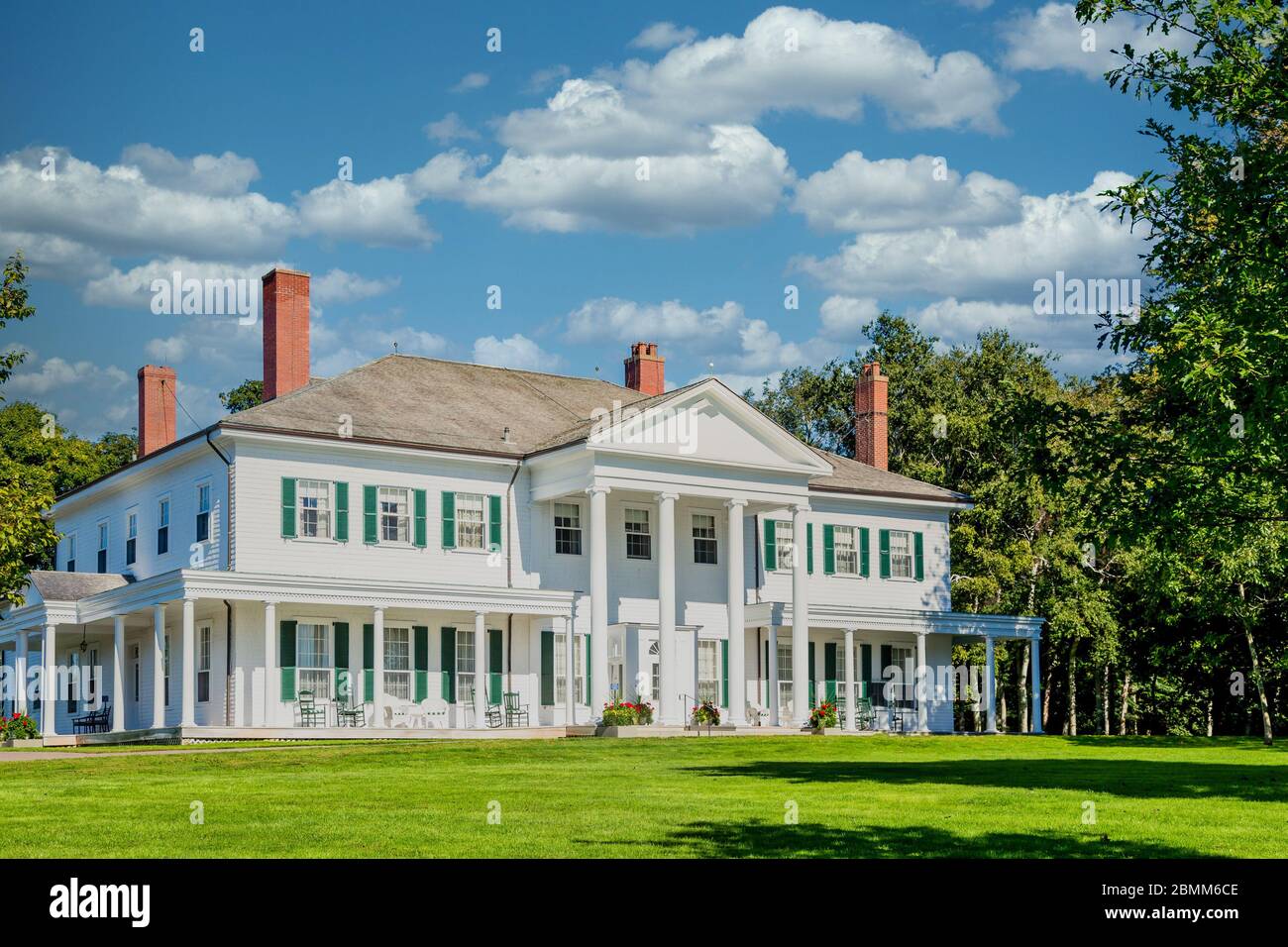 White Columned House on Green Lawn Stock Photo - Alamy