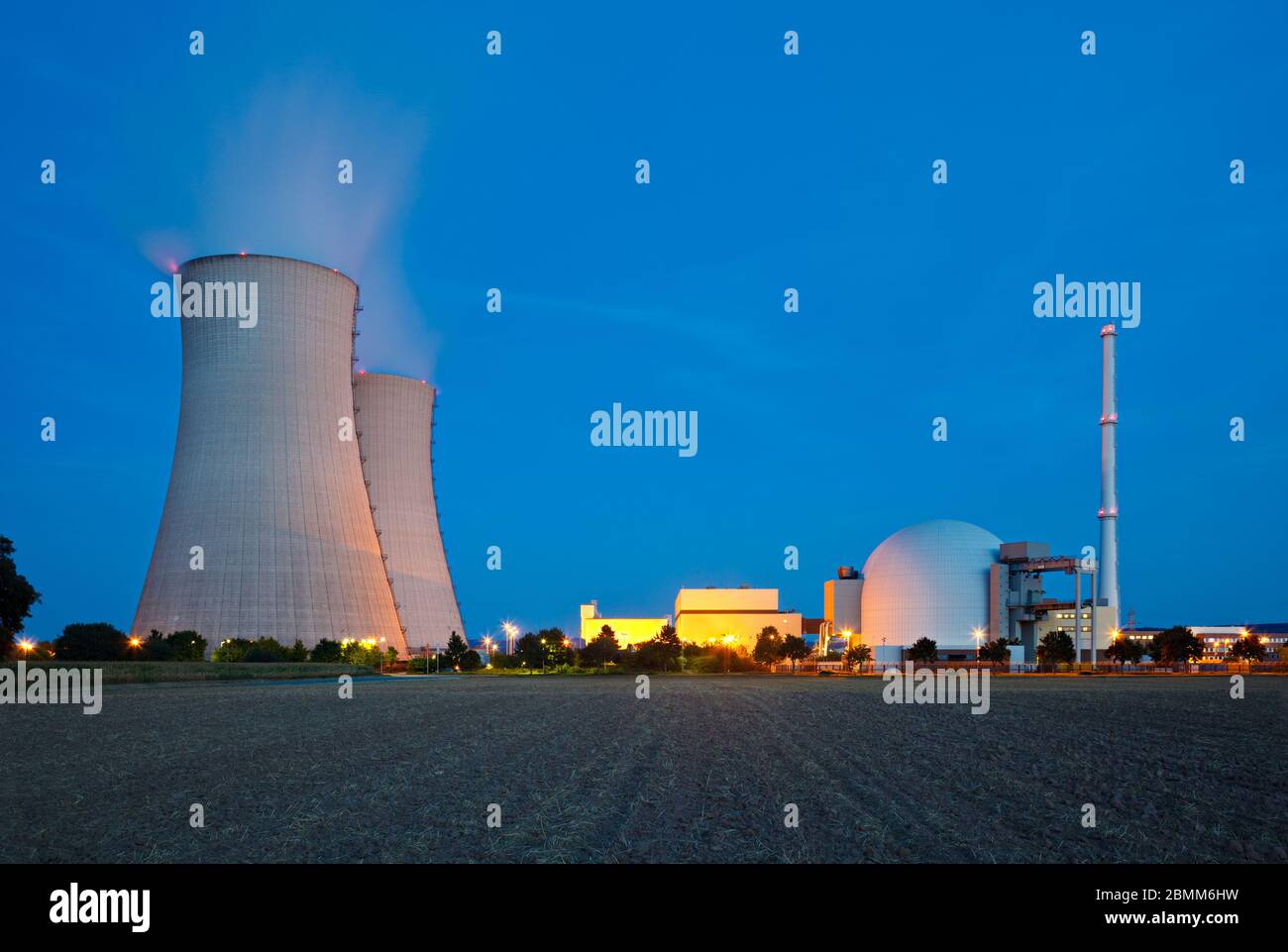 Nuclear reactor cooling tower hi-res stock photography and images - Alamy